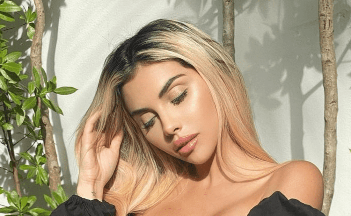 Alexa Dellanos Looks Stunning In A Beach Dress With Just Laces For ...