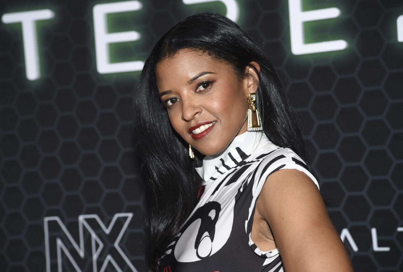 Renée Elise Goldsberry - Biography