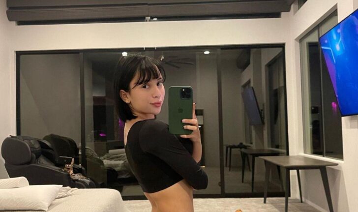 Verónica Perasso Models Her Sensational Red Swimsuit From Behind On ...