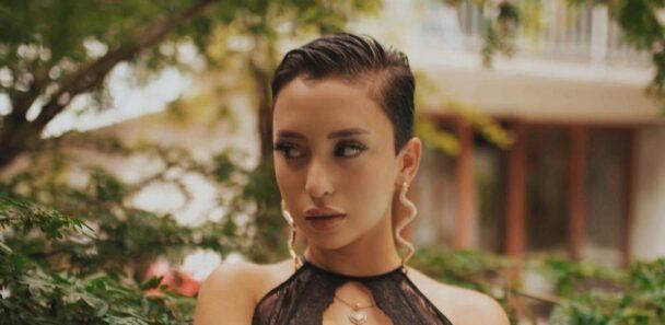 Verónica Perasso Stuns Her Followers By Modelling Her Yellow Swimsuit